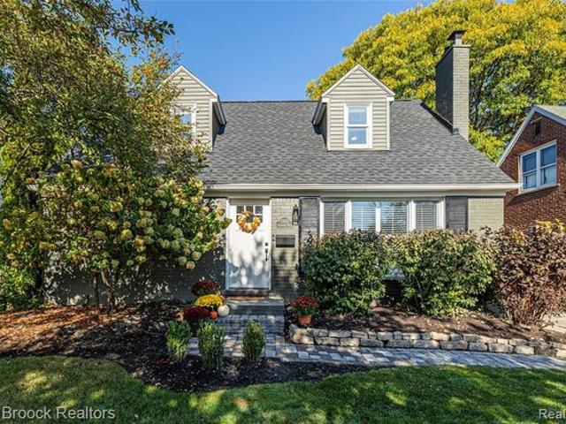 2826 Bembridge Rd, Royal Oak, MI 48073