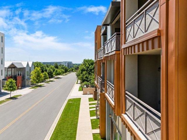 2827 Manor Rd # 2202
