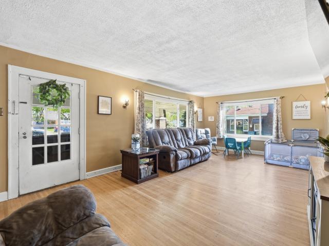 2827 Maywood Road