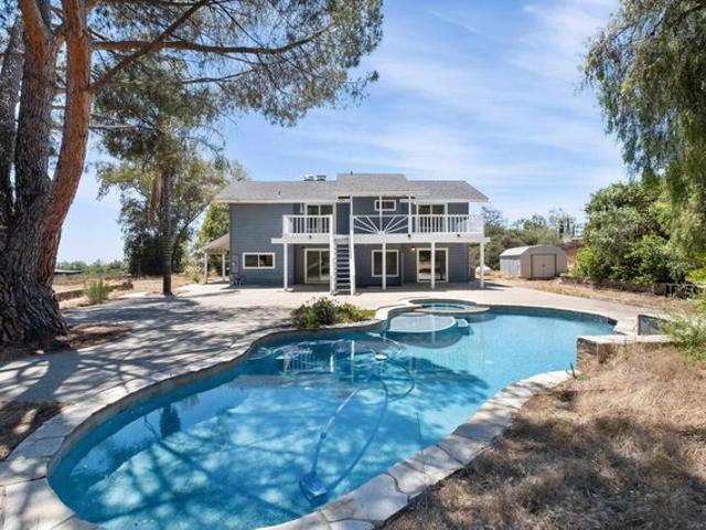 2827 N Victoria Dr, Alpine, CA 91901