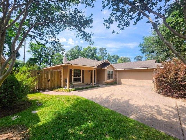 2827 Creek Manor Dr, Houston, TX 77339