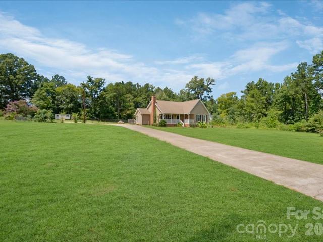 2827 E Pinewood Road