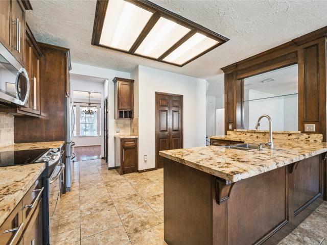 2827 Spring Lakes