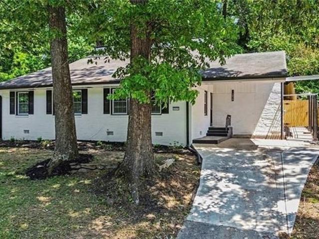 2828 Cloverhurst Dr, East Point, GA 30344