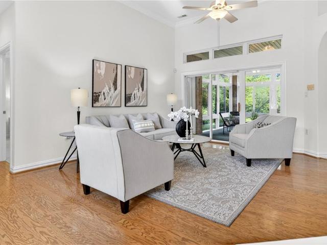 2828 Einstein DR