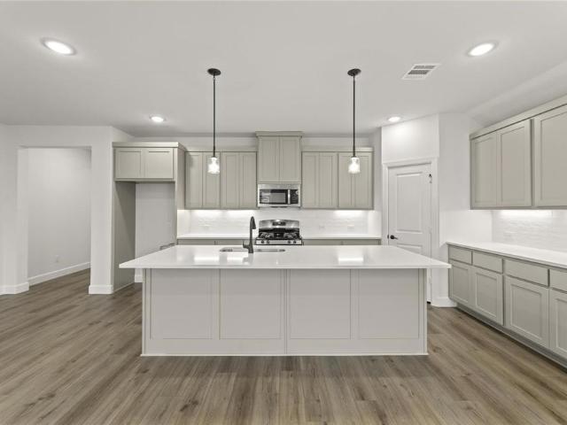 2828 Spring Side