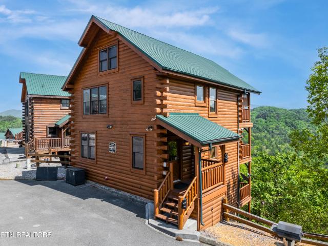 2828 White Oak Ridge Lane