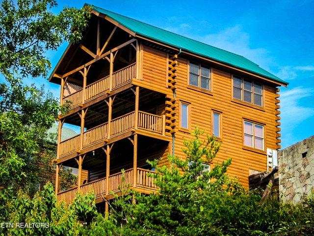 2828 White Oak Ridge Ln, Sevierville, TN 37862
