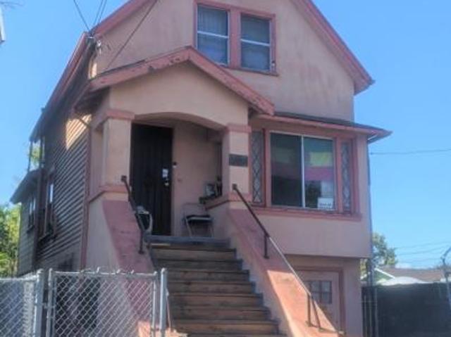 2829 Magnolia St, Oakland, CA 94608