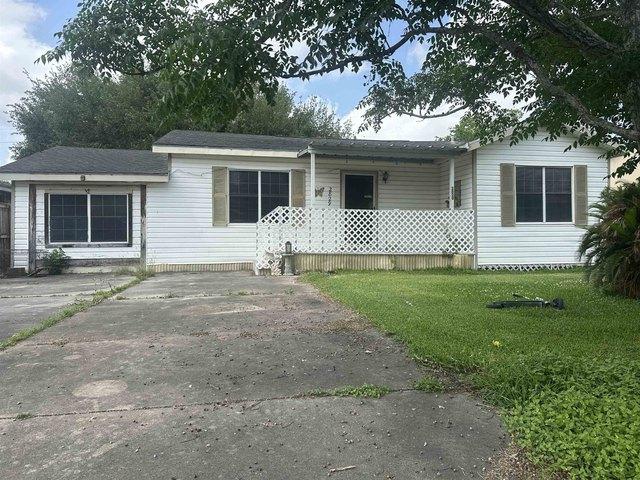 2829 Manning St, Port Arthur, TX 77640