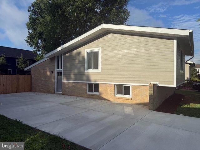 2829 Joseph Makell Ct, Alexandria, VA 22306
