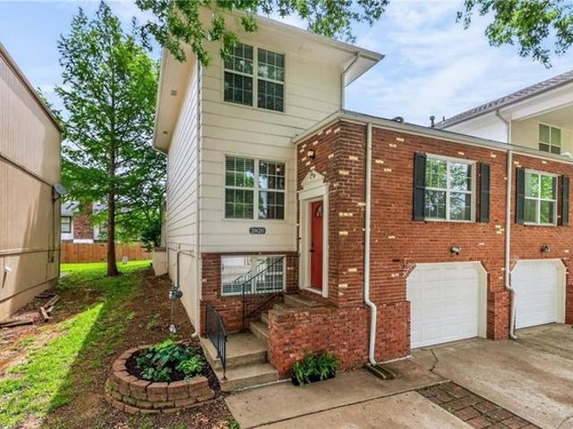 2820 NW 5th St W, Blue Springs, MO 64014