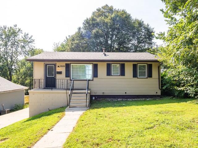 2820 Oxford St, Des Moines, IA 50313