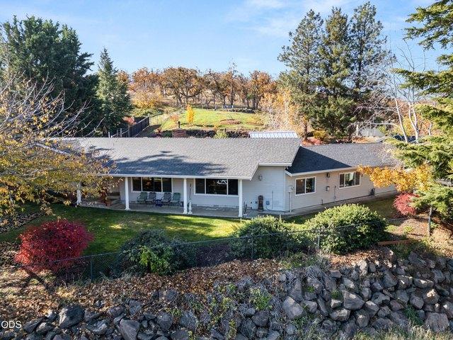 2820 David Ln, Medford, OR 97504