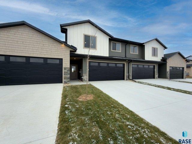 2820 E Hazelnut St, Brandon, SD 57005