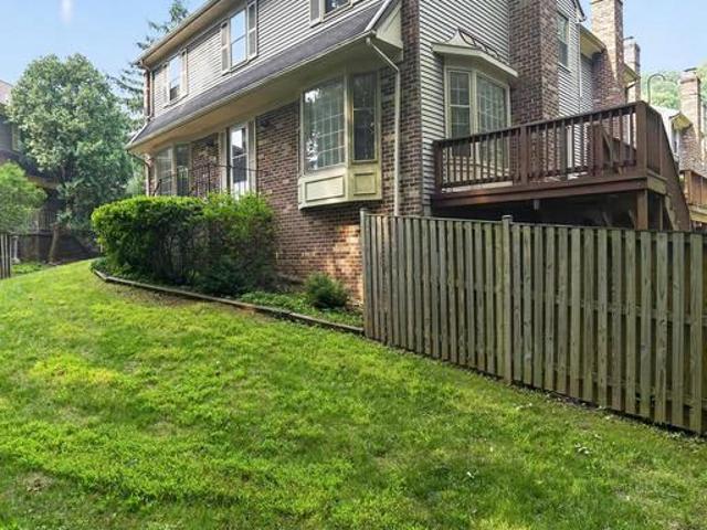 2820 Kelly Square