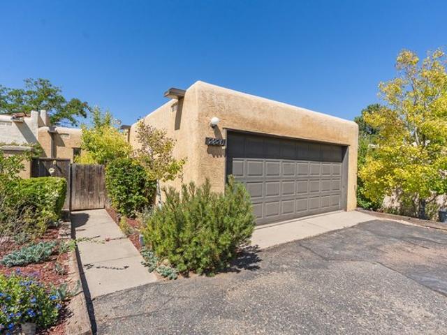 2820 Plaza Rojo, Santa Fe, NM 87507