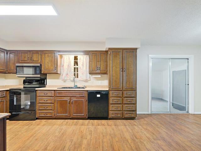 2820 W Kaufman Street