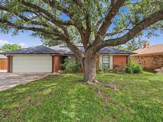 2820 Whitehurst Dr, Fort Worth, TX 76133