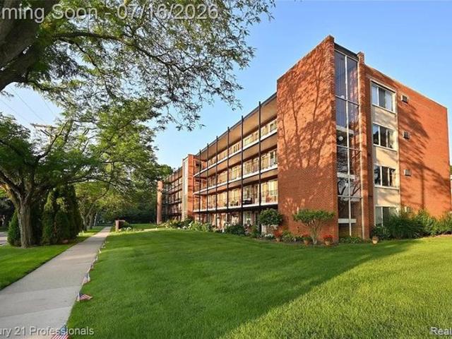 2820 Woodslee Dr Apt 301, Royal Oak, MI 48073