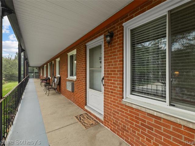 2820 woodslee drive # 205