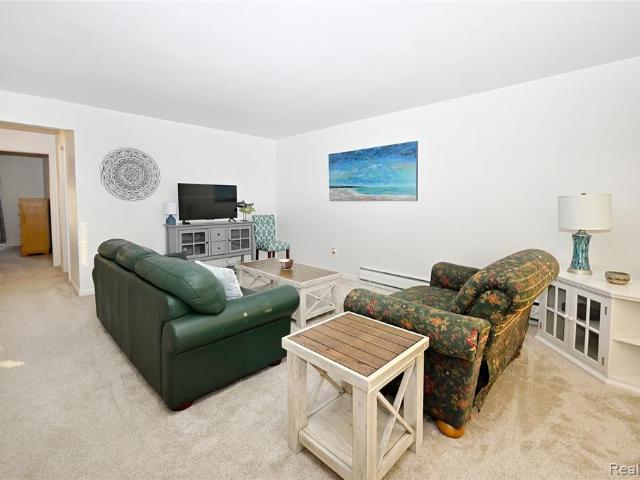 2820 Woodslee Drive # 405