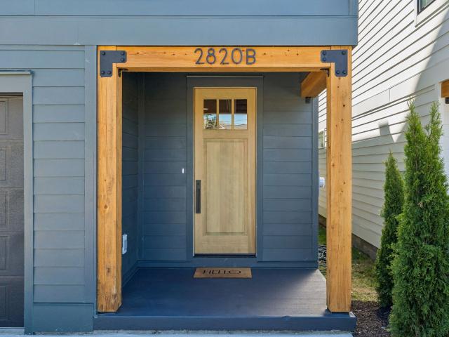2820B Bronte Ave