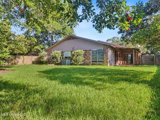 2821 Lawnwood Drive