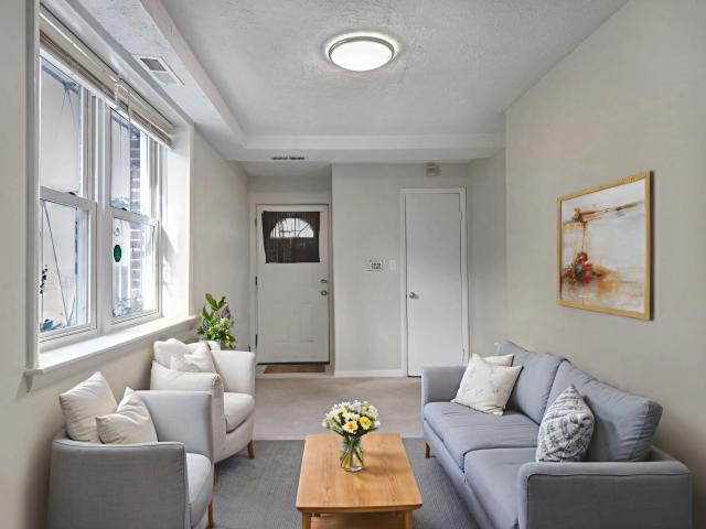 2821 R St SE, 2 beds, 1 full bath