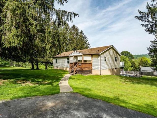 2821 S Hill Camp Rd, Pottstown, PA 19465