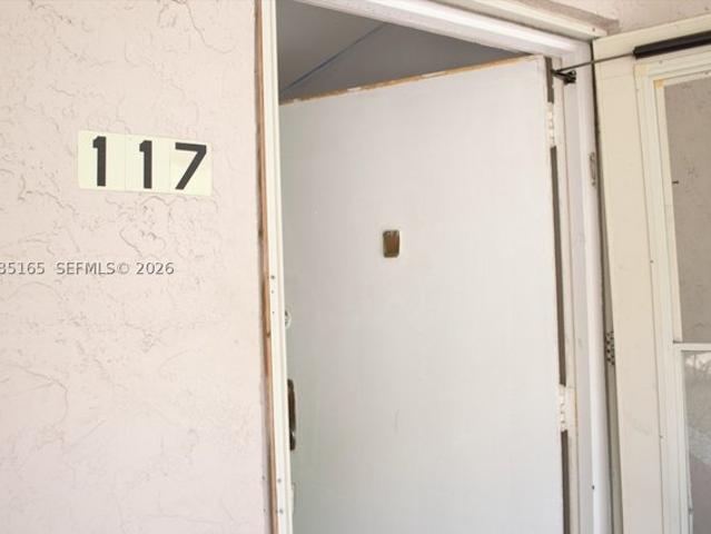 2821 Somerset Dr Apt 117, Lauderdale Lakes, FL 33311