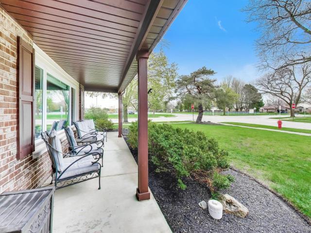 2822 N Brighton Pl, Arlington Heights, IL 60004 | MLS #12575 | Compass