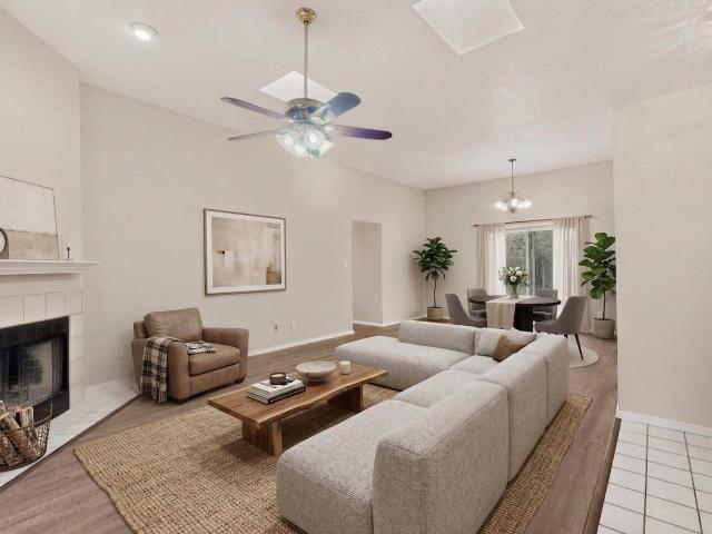 2822 Calle de Oriente