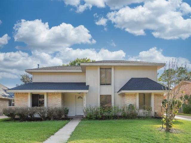 2822 Colonial Dr, Sugar Land, TX 77479