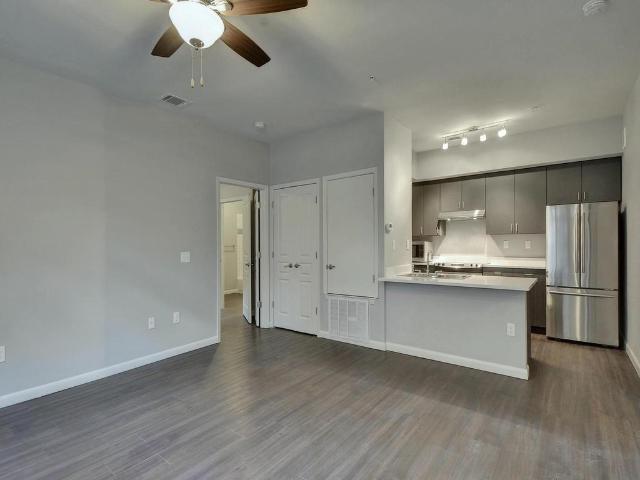 2822 Rio Grande St # 204