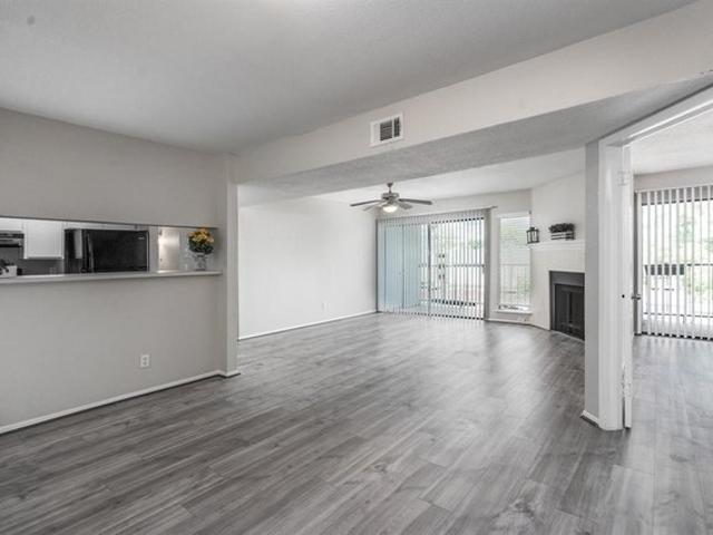 2822 S Bartell Dr Apt 31, Houston, TX 77054