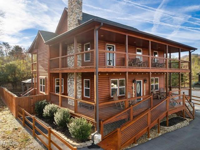 2822 Seth Rd, Pigeon Forge, TN 37863