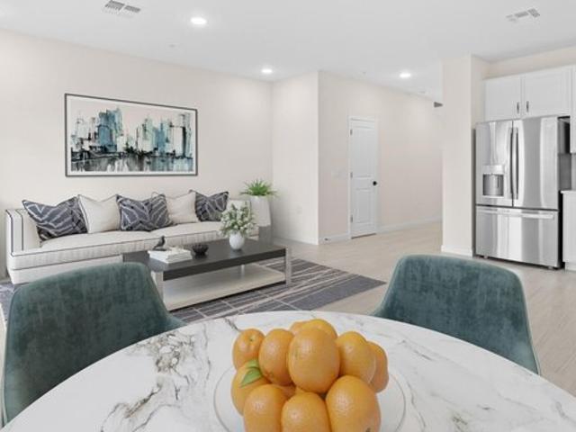 2822 W White Feather Ln, Phoenix, AZ 85085