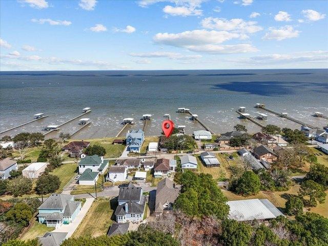 2823 Bayshore Dr, Bacliff, TX 77518