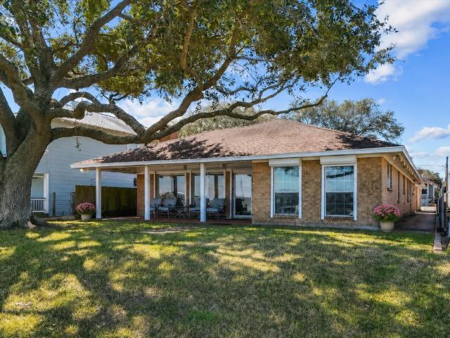 2823 Bayshore Drive
