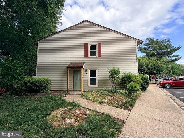 2823 Chablis Cir, Woodbridge, VA 22192