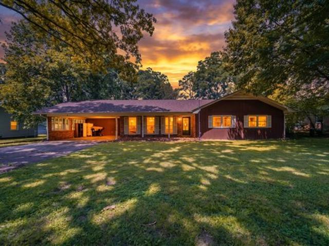 2823 Laurie Dr, West Plains, MO 65775