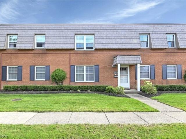 2823 Pease Dr Unit D413, Rocky River, OH 44116