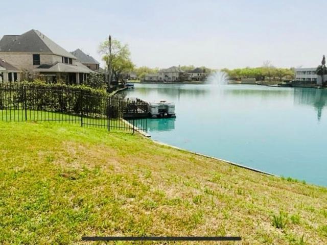 2823 Plantation Lakes Drive