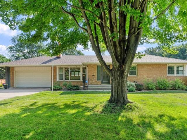 2823 Silver Lake Rd NE, Saint Anthony, MN 55418