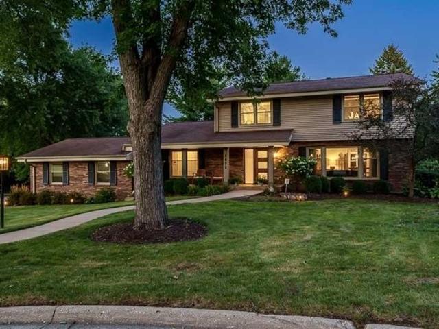 2823 Woodhill Dr, Rockford, IL 61114