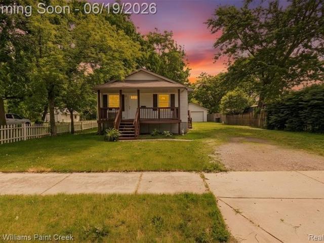 282 Clinton St, Romeo Vlg, MI 48065