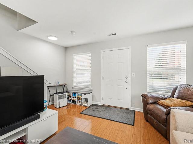 282 E Palmer Street