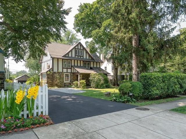 282 Hathaway Ln, Wynnewood, PA 19096