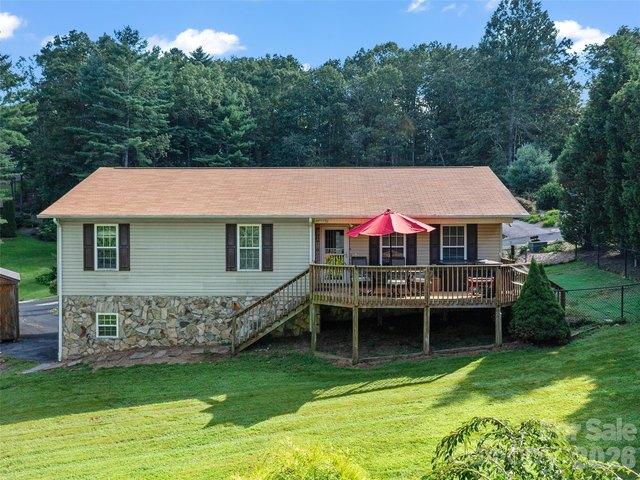282 Sourwood Dr, Spruce Pine, NC 28777